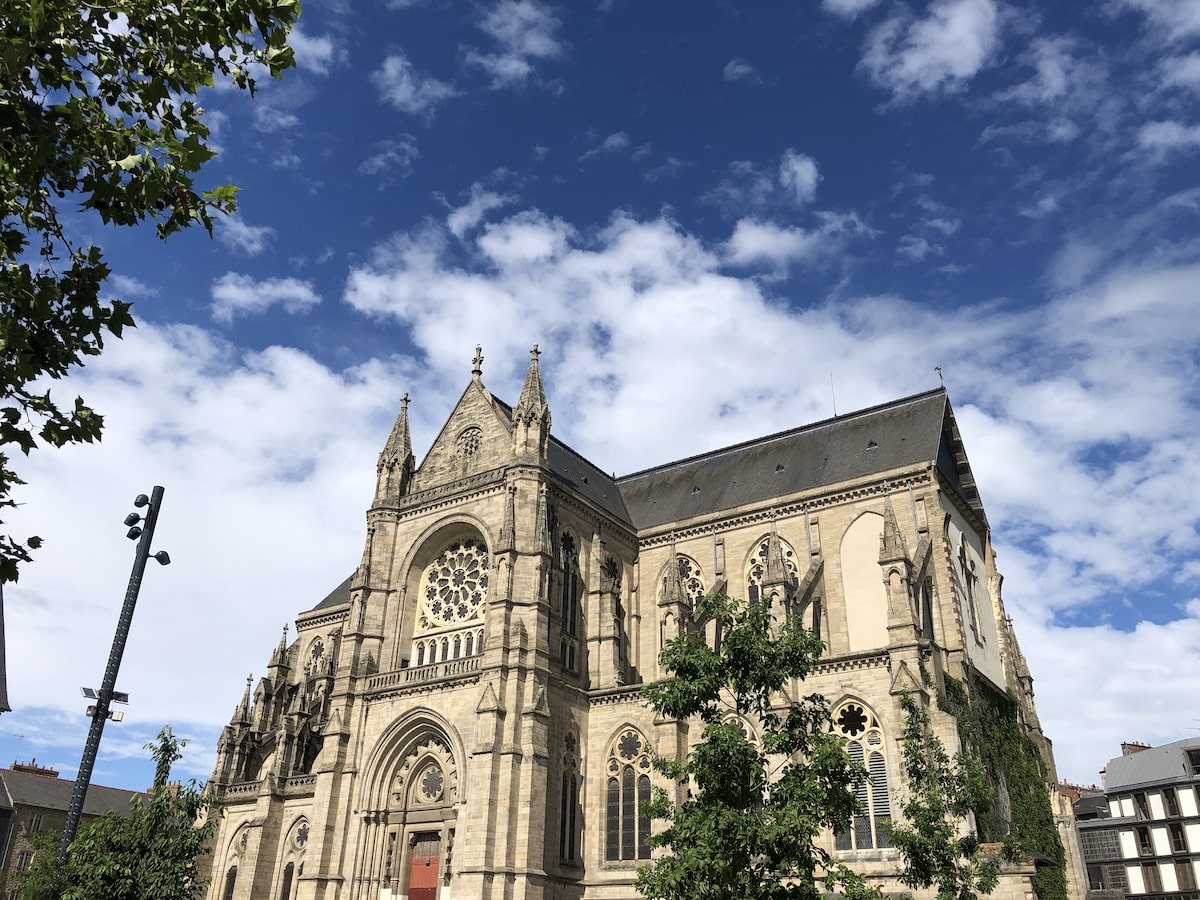 Visiter Rennes en 1 jour : place St Anne, des Lices, parc du Thabor...