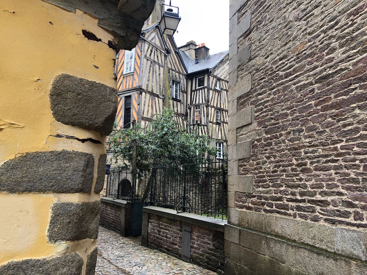 Visiter Rennes en 1 jour : place St Anne, des Lices, parc du Thabor...